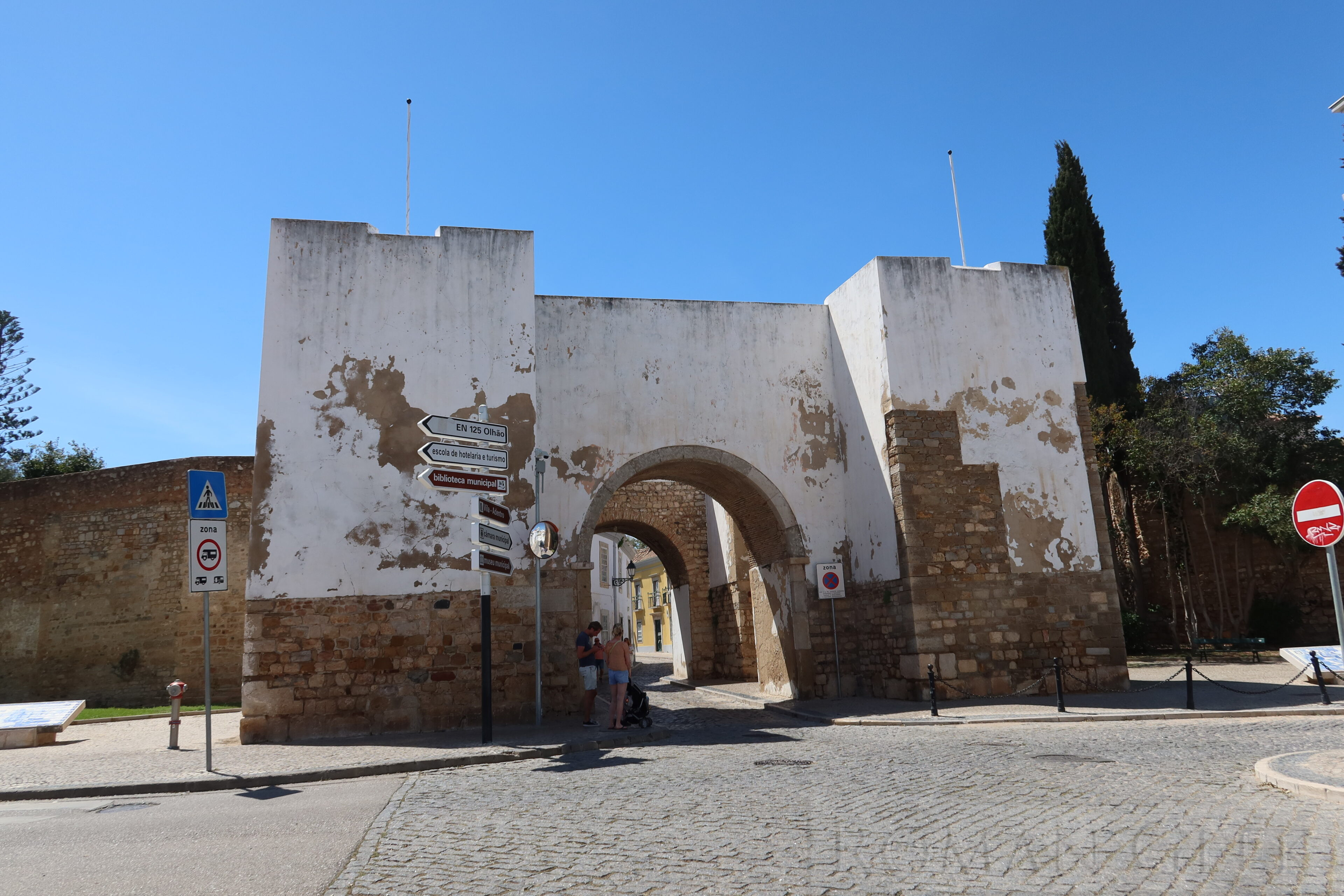 Faro | Old town, Arco do Repouso, Portugal - Roman Geek